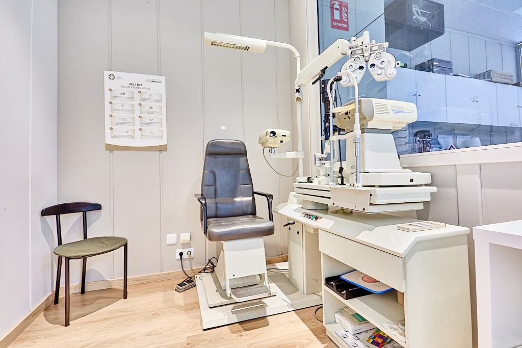 Óptico Terrassa - C.C. CARREFOUR MONTSERRAT - Carrer Extremadura, s/n, Local 4, Sector ...